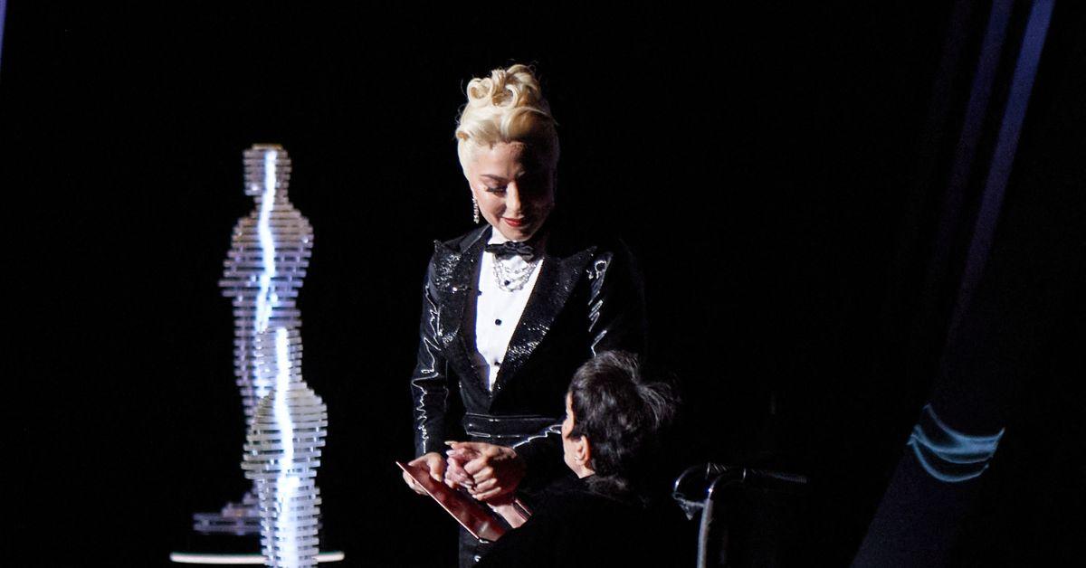 Why Does Liza Minnelli Shake? Explaining Her Health Issues