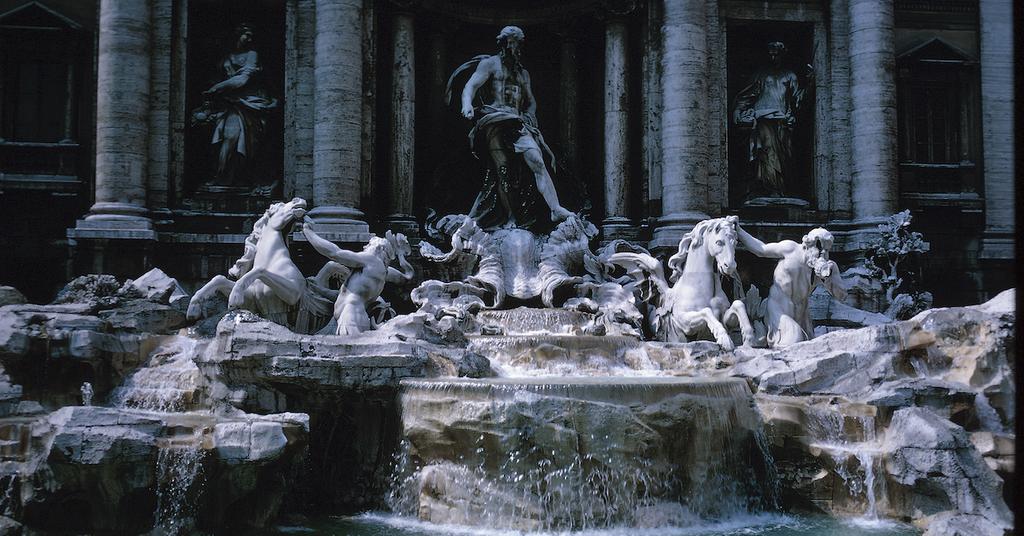 Tourist Climbs Trevi Fountain to Fill a Water Bottle