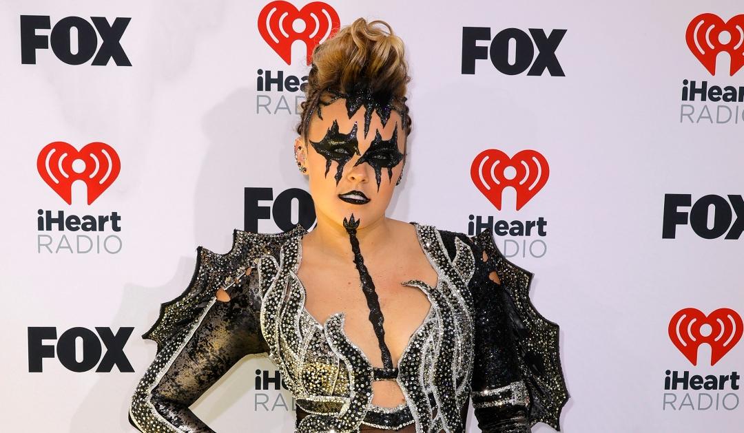 Did JoJo Siwa Write Karma? Fans Are Heated Over The New Song Did JoJo Siwa Write Karma? Fans Are Heated Over The New Song
