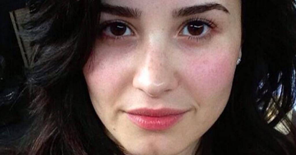 Celebrities With No Makeup — Stars Lying About Makeup-Free Selfies