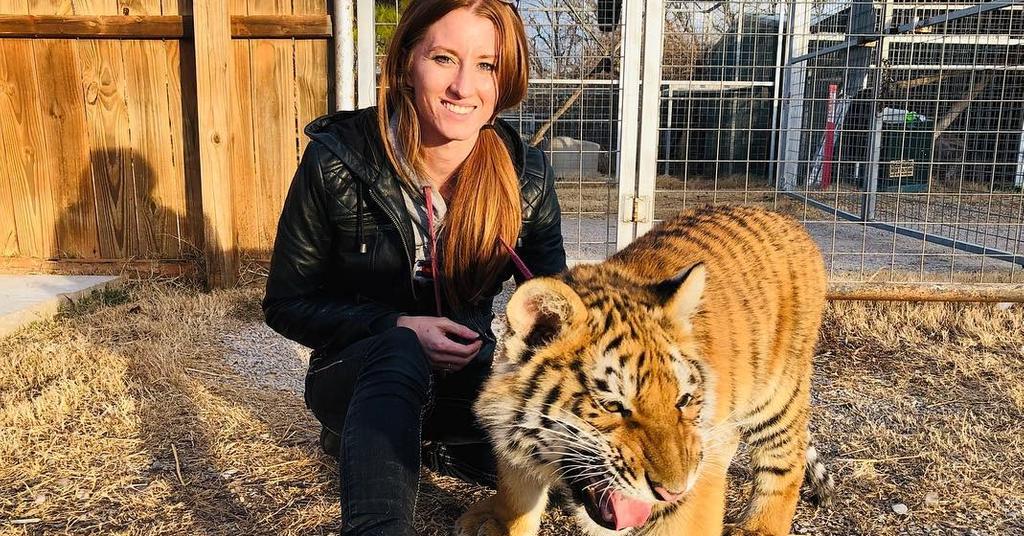 Who Is Lauren Lowe From Tiger King She S A Big Part Of The Team