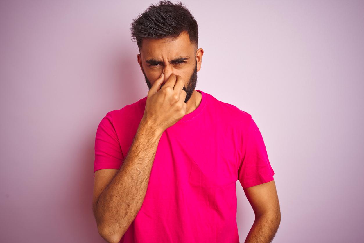 Woman's Boyfriend Won't Stop Telling Her That She Smells Like B.O.