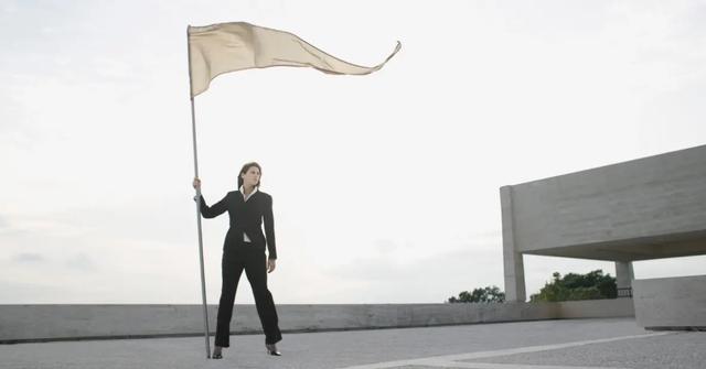 What Is a Beige Flag? TikTok's Trendy Term, Explained