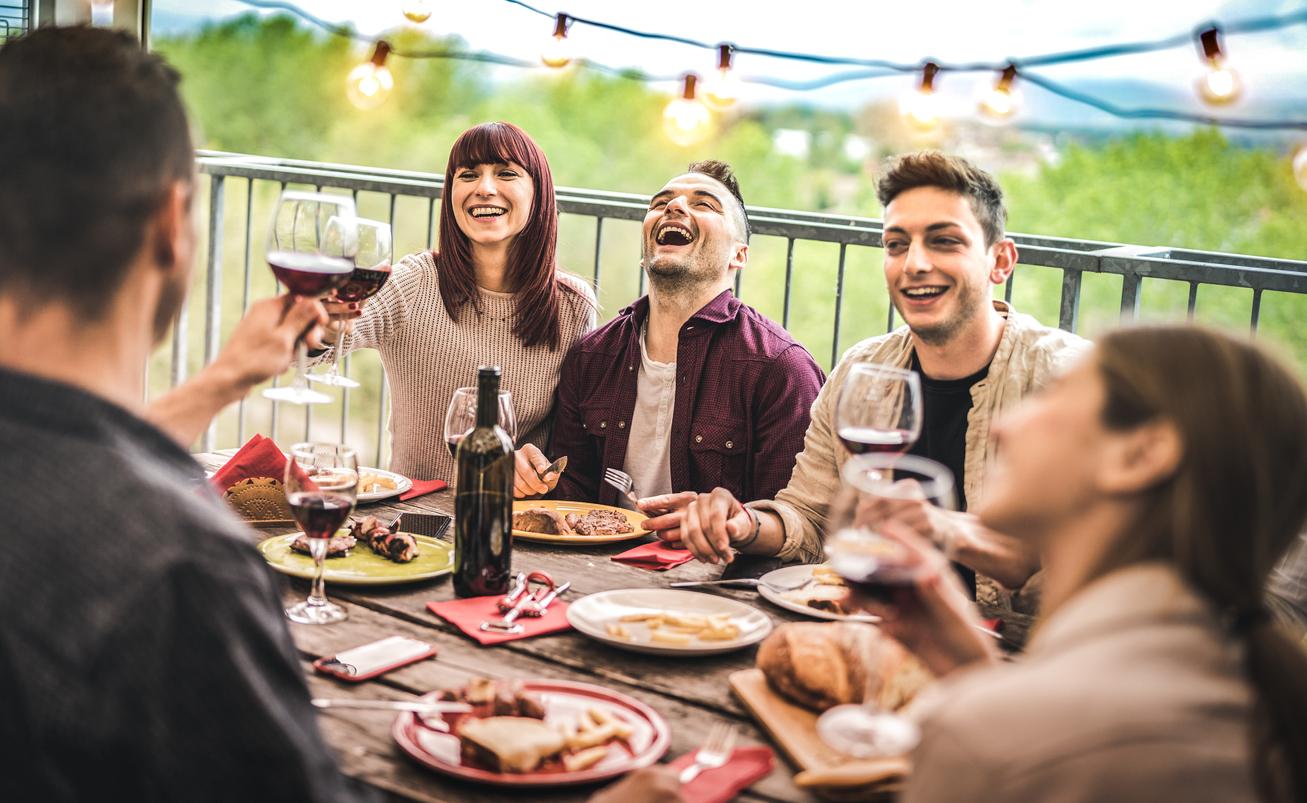 Man Forms Meat-Eaters Club at Work in Response to Vegan Coworker's Club