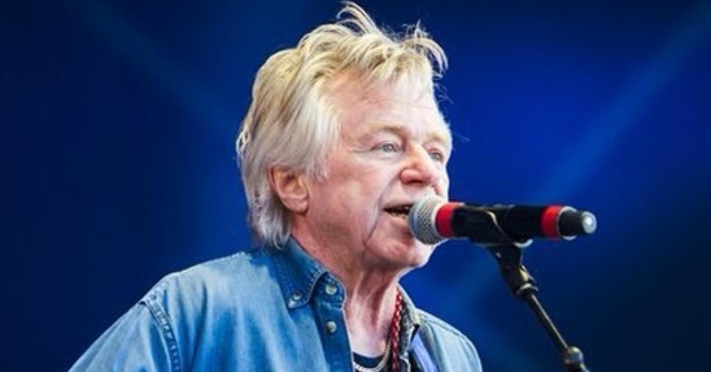 Dave Edmunds in a Critical State Following Cardiac Arrest