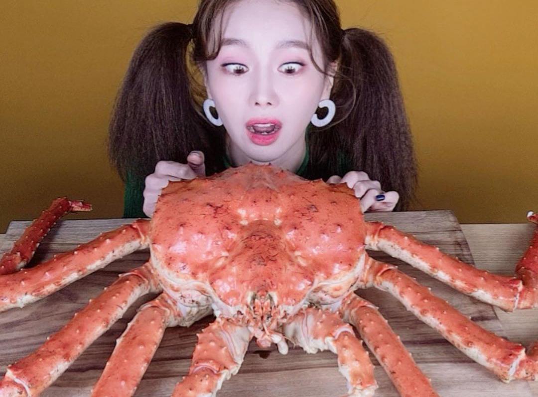 YouTuber Ssoyoung Is Being Accused of Animal Cruelty in Her Mukbangs