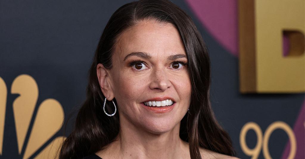 Sutton Foster's Impression of Effie White Stirs Controversy Sutton Foster's Impression of Effie White Stirs Controversy