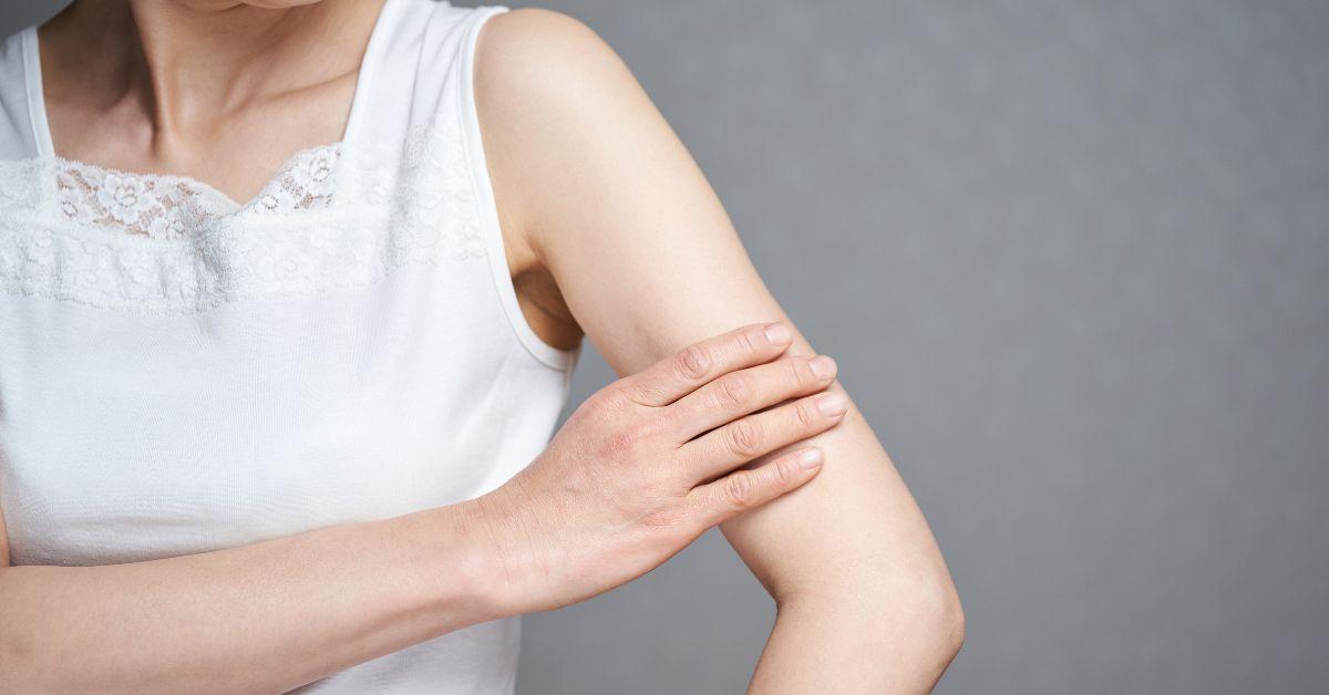 TikToker Explains Rare Birth Defect That Has Caused Her Hand to Swell