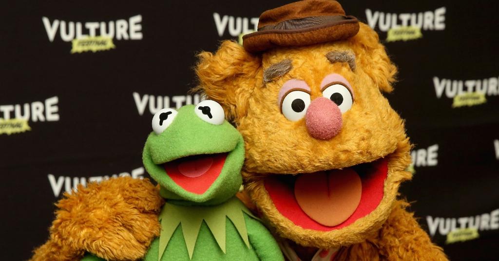 Kermit the Frog on 'SNL': Learn About His Surprise Appearance