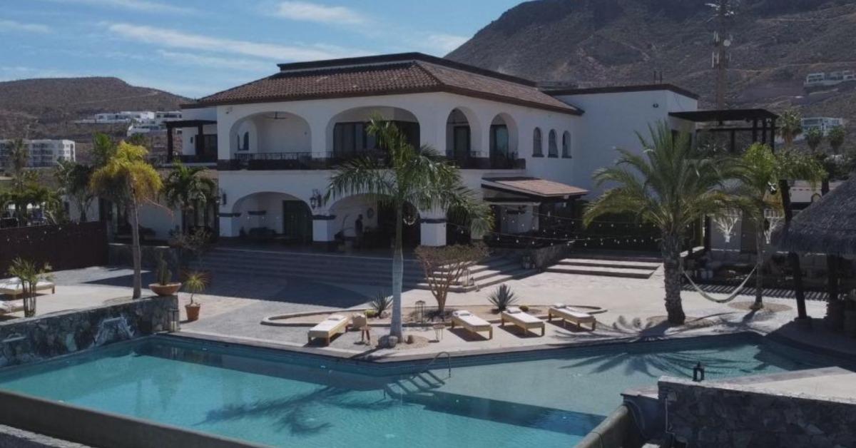 'MILF Manor's Cast Is Full of Moms Looking for Love ... With Each Other ...