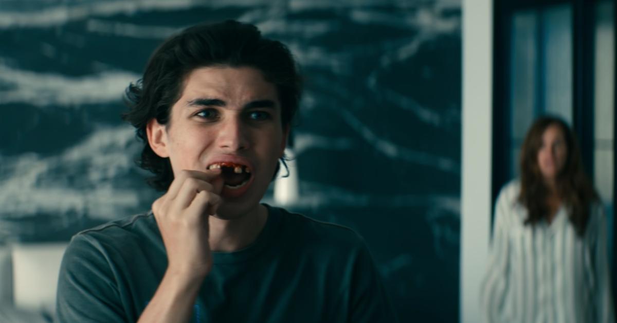 Why Did Archie Lose His Teeth in Leave the World Behind?