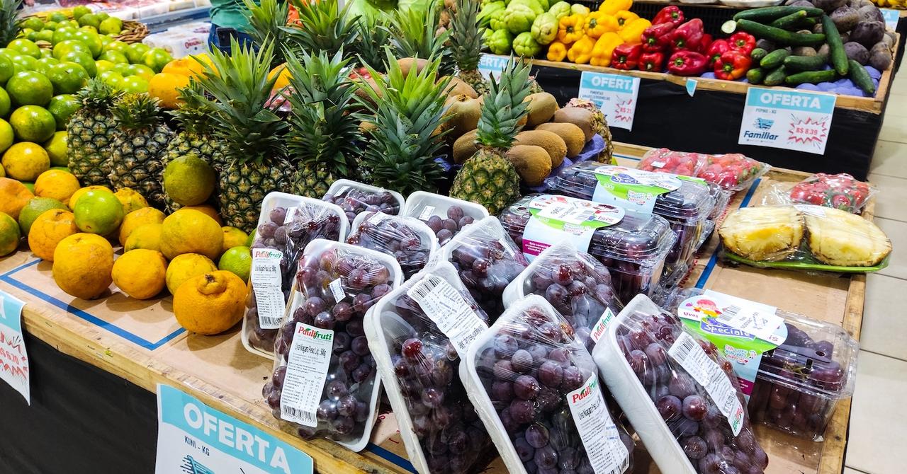 Grocery Store Seemingly Seals Grape Bags to Prevent Theft