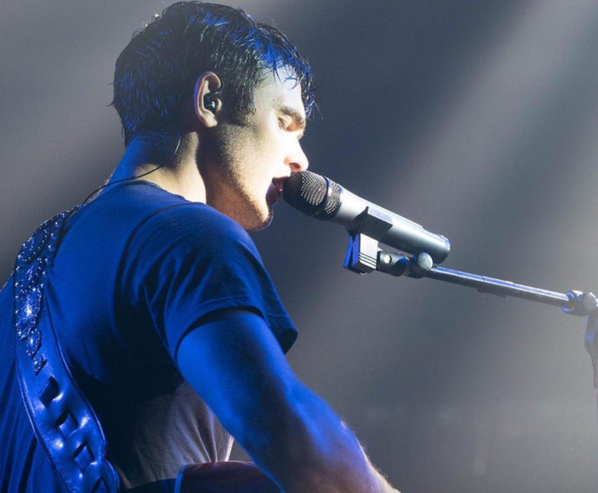 Does Alex Roe Really Sing in ‘Forever My Girl?'
