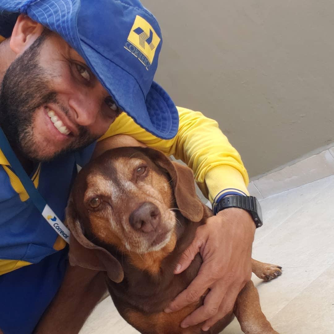 Mailman Takes Photos With Every Pet He Sees on His Route