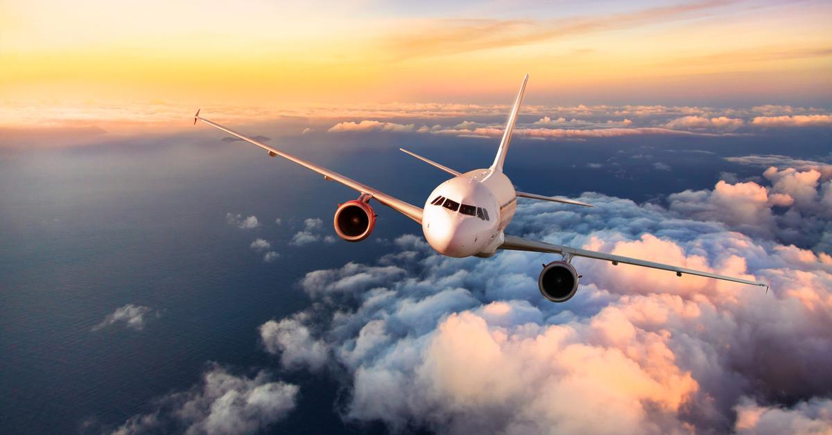 15 Helpful Advice for Staying Comfortable When Traveling on Long Flights