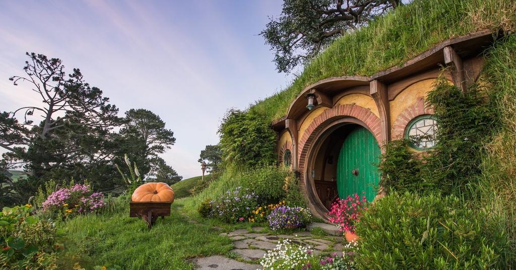 Visit Hobbiton in New Zealand — Check Out the 'LOTR' Filming Locations ...