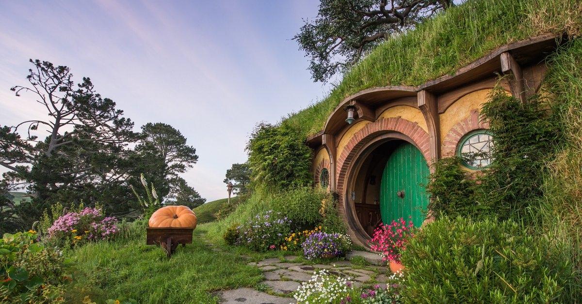 Visit Hobbiton in New Zealand — Check Out the 'LOTR' Filming Locations ...