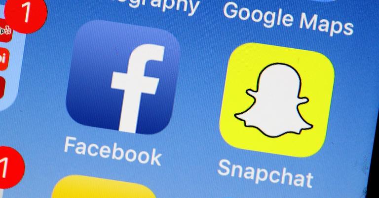 Here's How to Half-Swipe on Snapchat, and What the 2021 Update Means