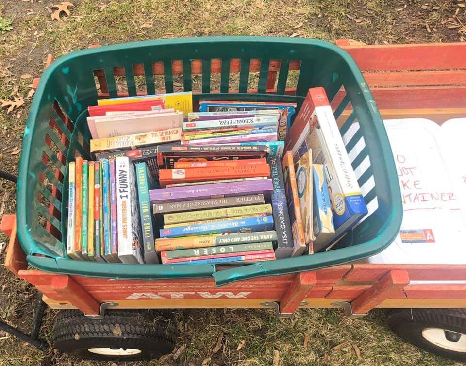 Family Set up Outdoor Pantry Offering Free Groceries — and Now the ...