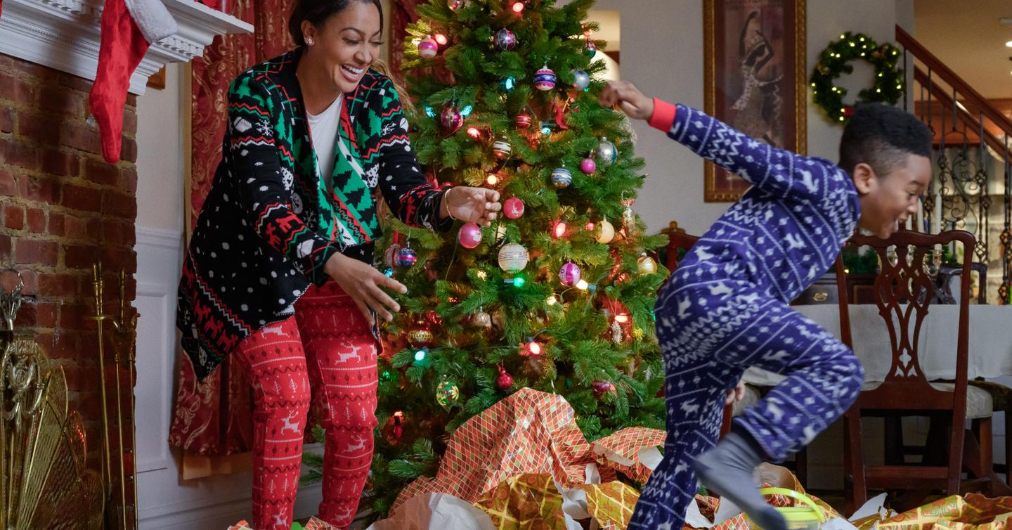 Netflix's New Christmas Story 'Holiday Rush' Has One Impressive Cast