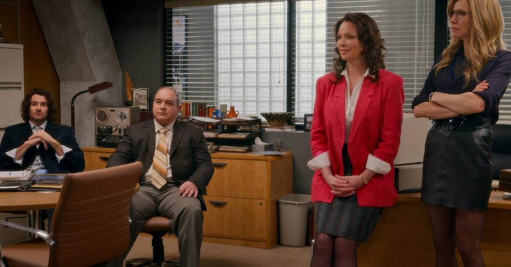 Do Johnny and Kate Get Back Together in 'Firefly Lane'? Why Did they ...