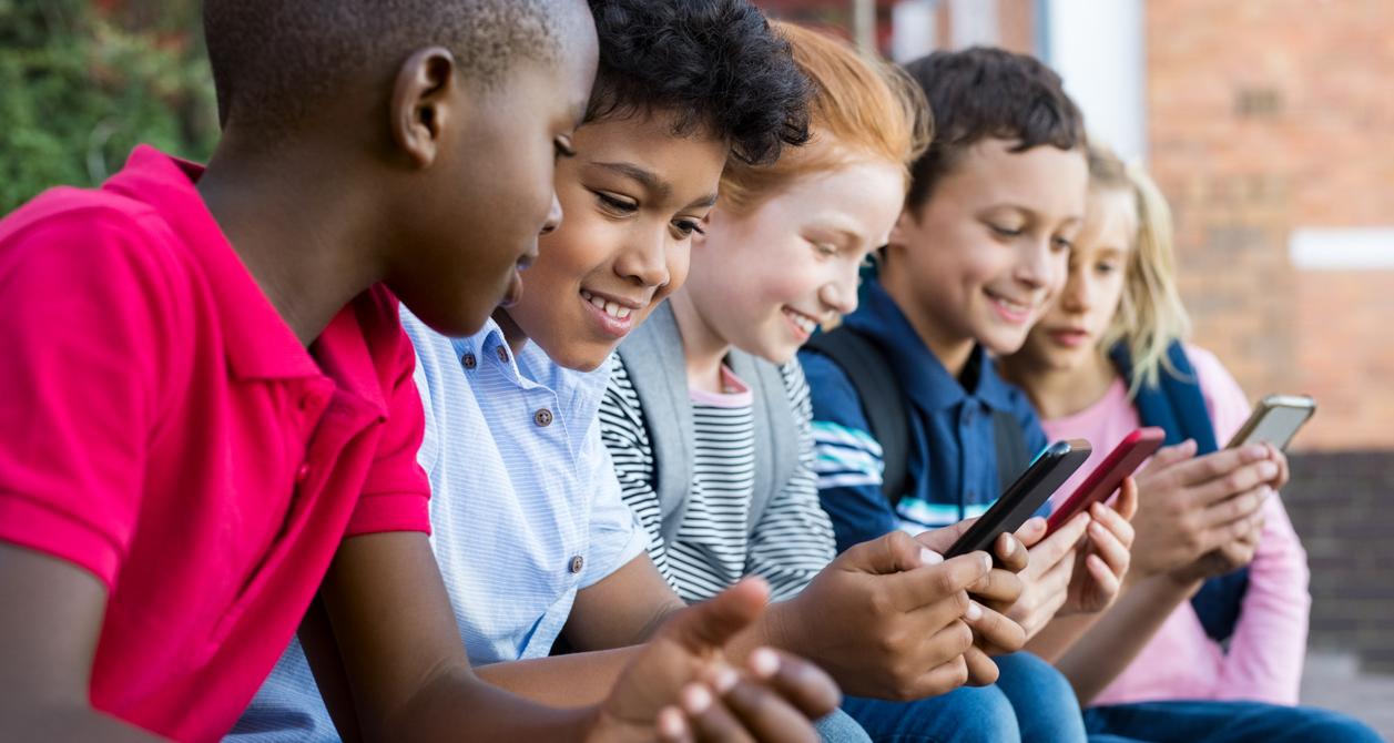 Dad Creates App That Locks Kids' Phones Until They Message Their ...