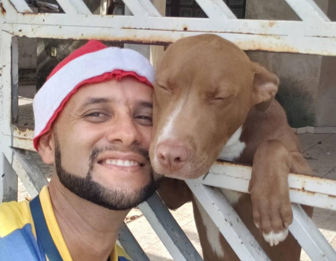 Mailman Takes Photos With Every Pet He Sees on His Route