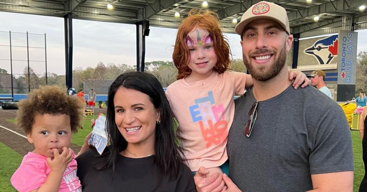 Flight Attendant Makes Pregnant Woman Clean up After Kids
