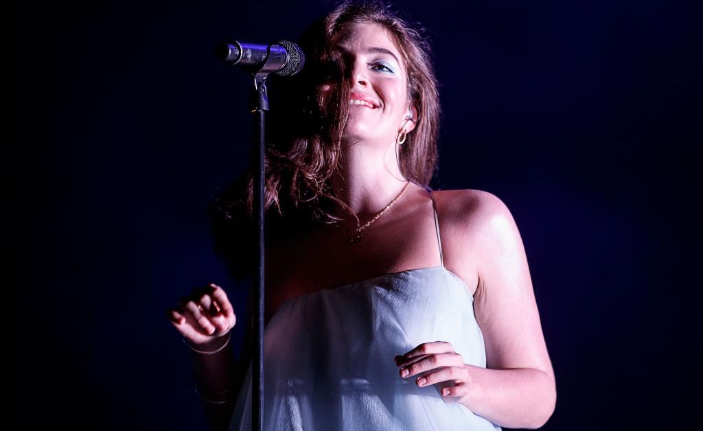 Is Lorde Dating Anyone? Or Is She Single?