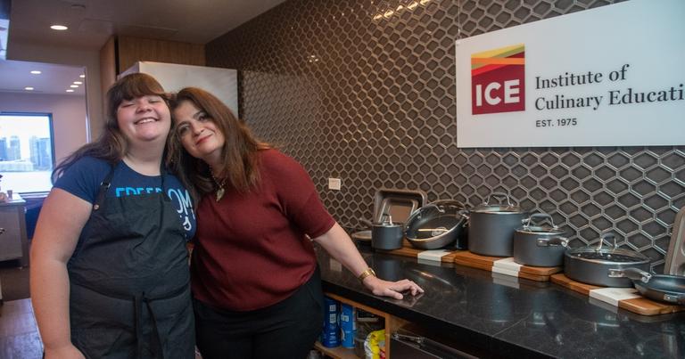 Alex Guarnaschelli's Daughter, Ava, Is an Ambitious Food Influencer