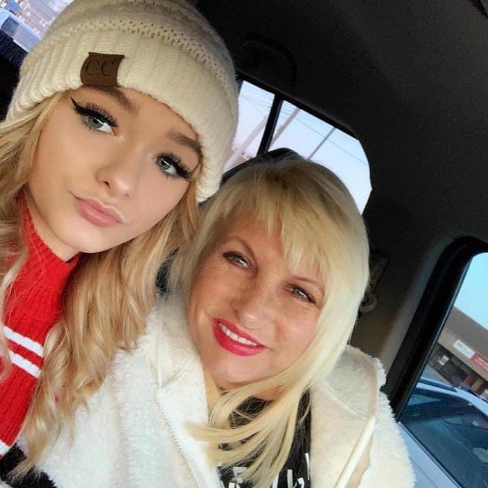 Influencer Zoe LaVerne Day Reveals Her Mom Has Died