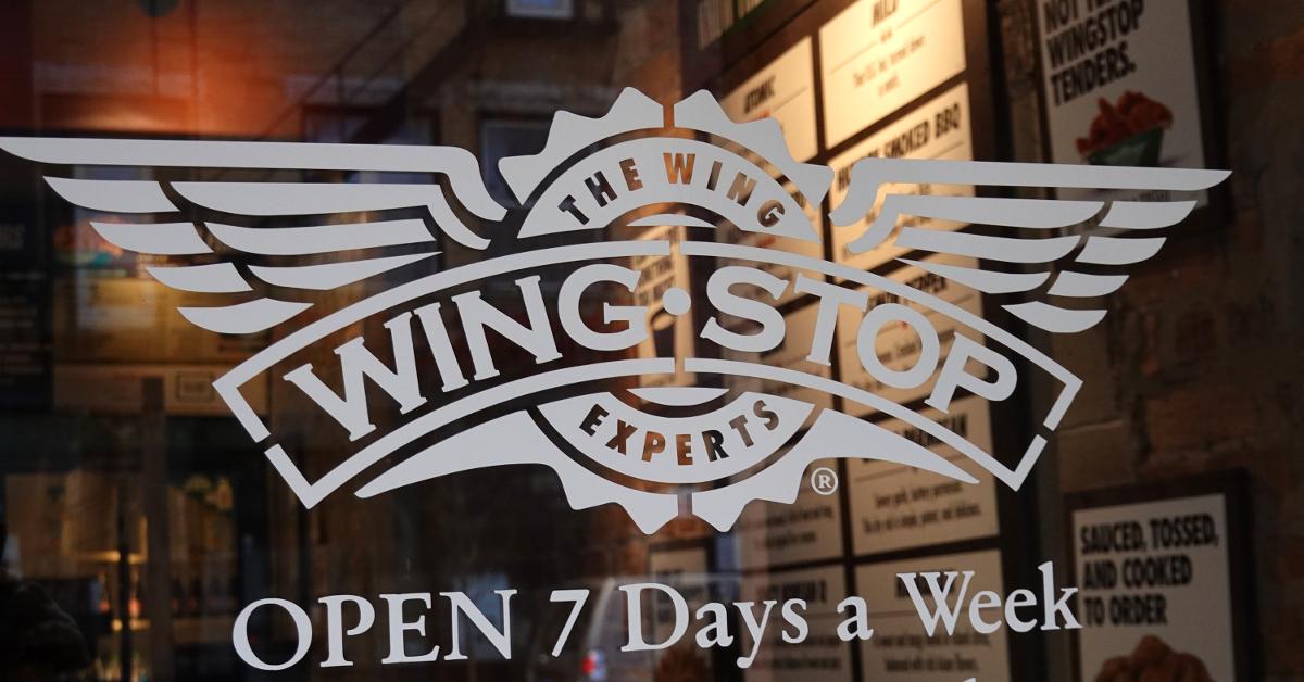 TikToker Sees Wingstop Employee Handling Chicken With Bare Hands