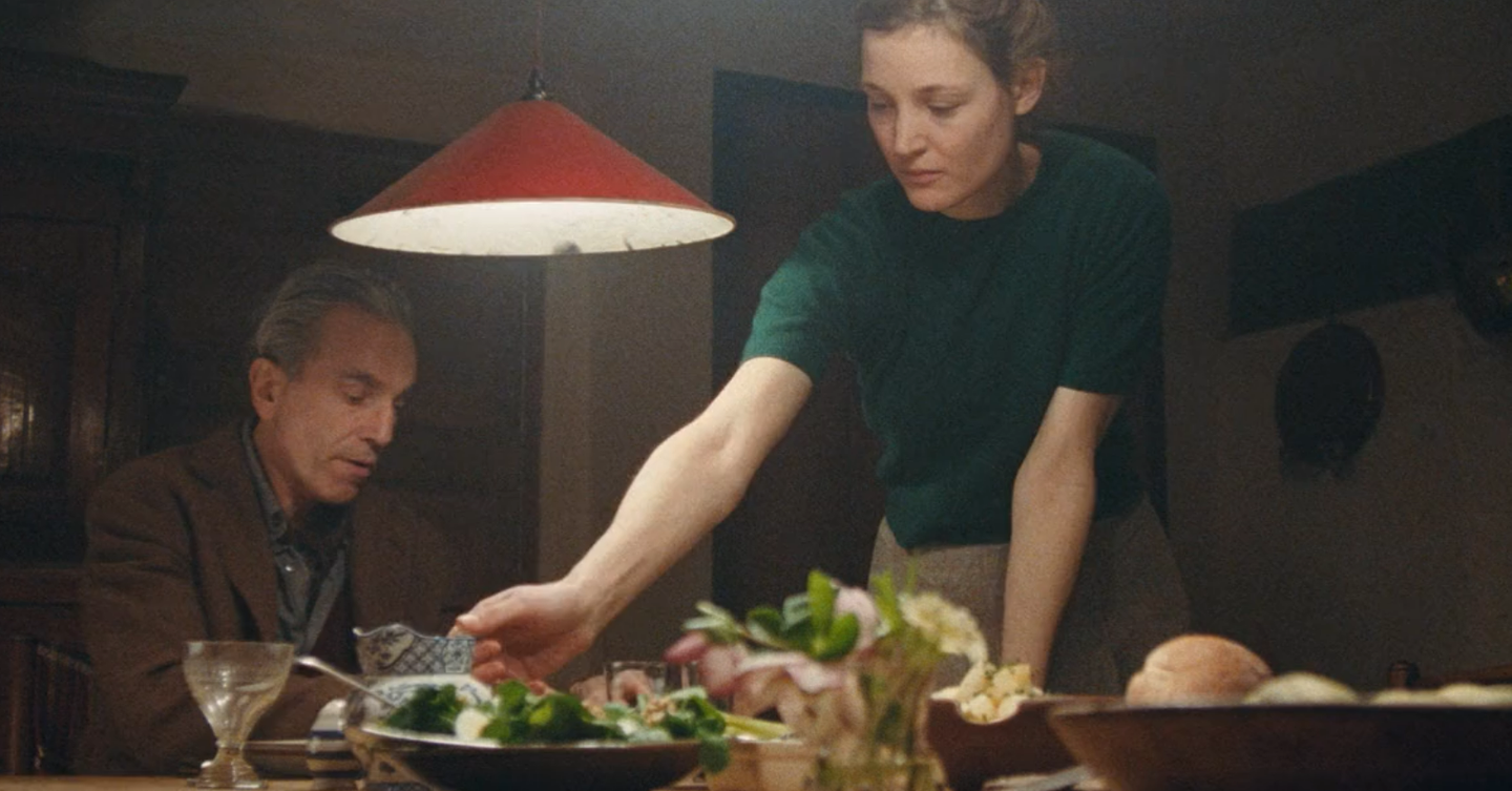 Woman's Boyfriend Has Been Sneaking Slugs Into Her Food, Poisoning Her