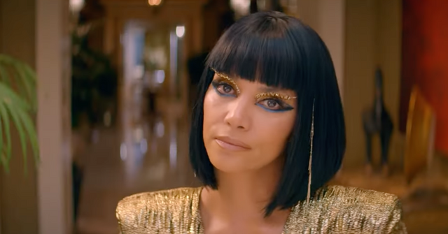 Who Plays Cleopatra on the Caesars Commercial?