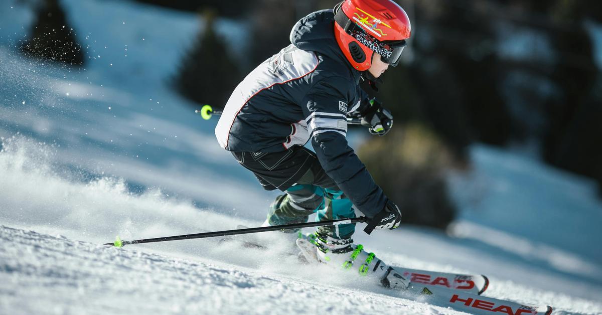 The Difference Between Slalom and Giant Slalom in Skiing Explained