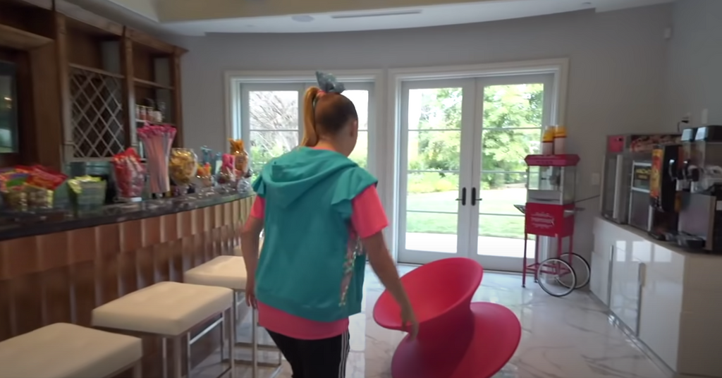 JoJo Siwa's House Is a Teen's Dream Come True but Where Is It Located?