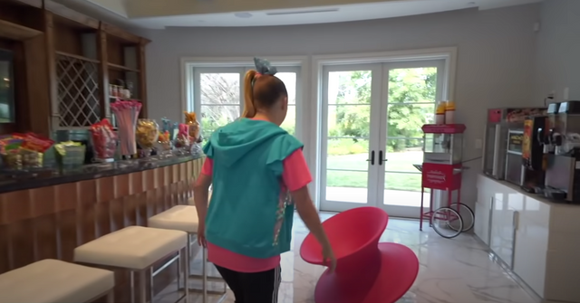 JoJo Siwa's House Is a Teen's Dream Come True but Where Is It Located?