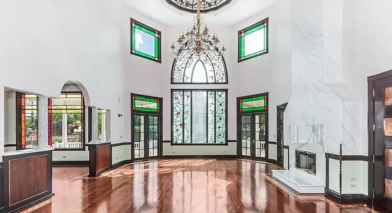 Florida Couple Trespasses on $5.7 Million Mansion to Throw Wedding