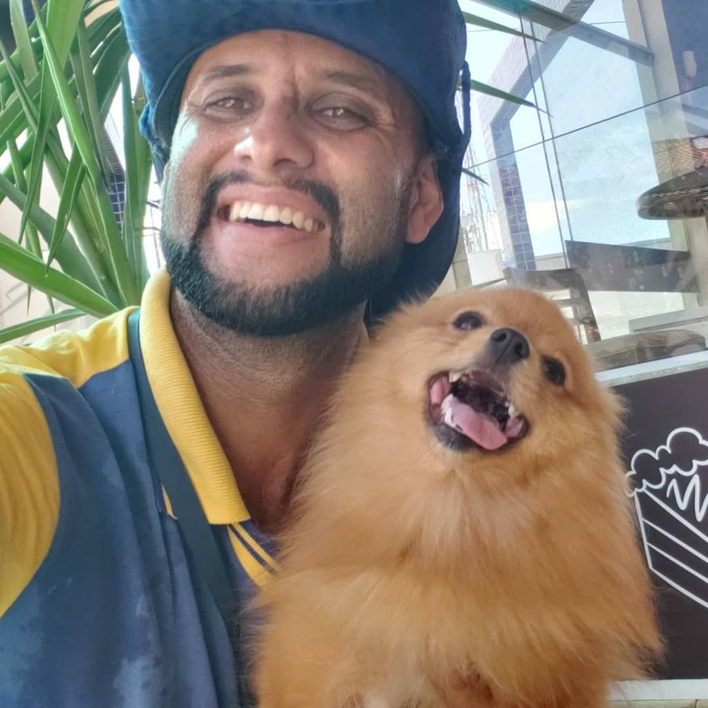 Mailman Takes Photos With Every Pet He Sees on His Route