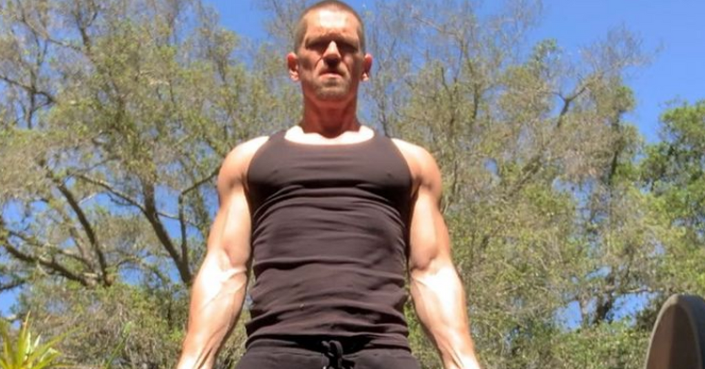 Steve Howey Credits His Weight Loss to Prepping for "Stunt" Sex Scenes