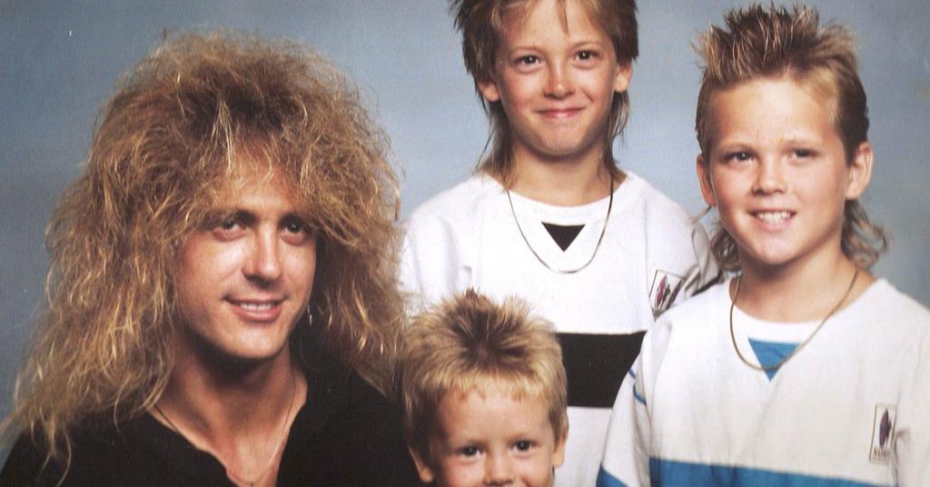 People Are Sharing Their Worst Family Photos — See the Pics!