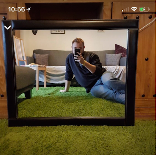 18 Hilarious Mirror Selfies That Weren't Meant to Happen