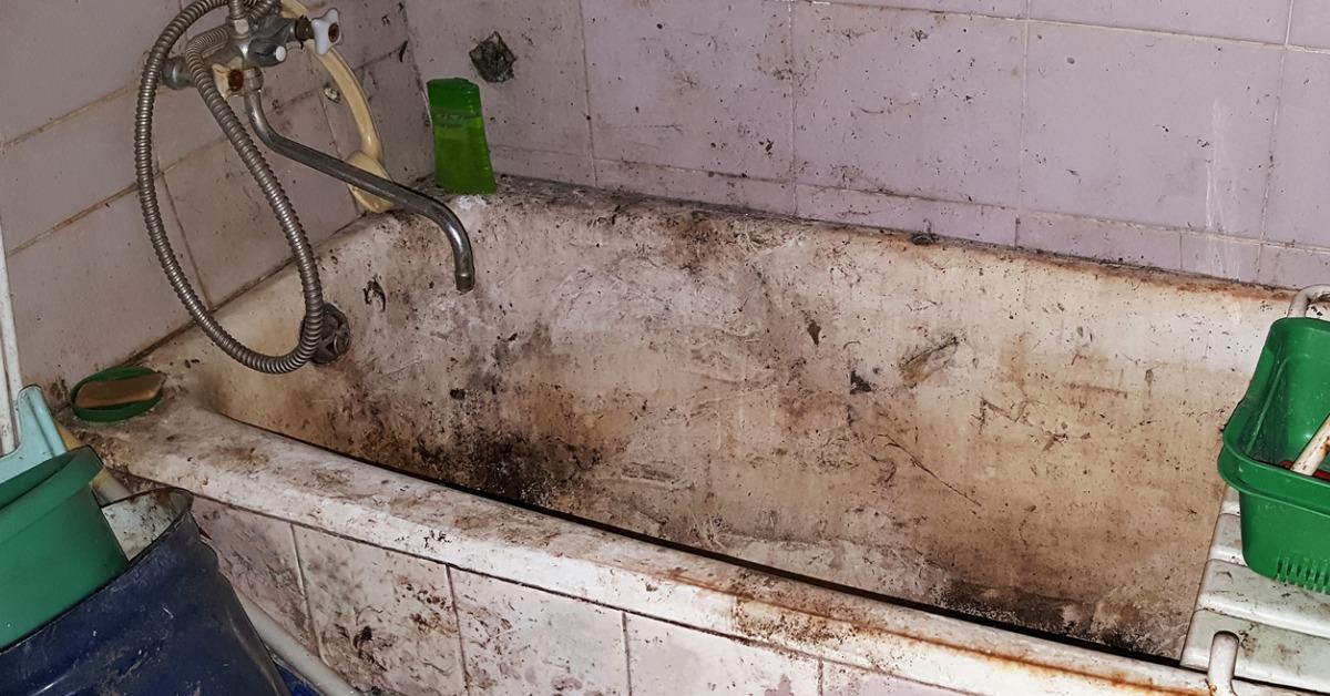 28 People Revealed the Weirdest "House Rules" Experiences They've Ever ...