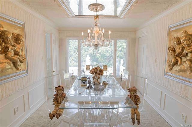 House Full of Statues Shocks the Internet