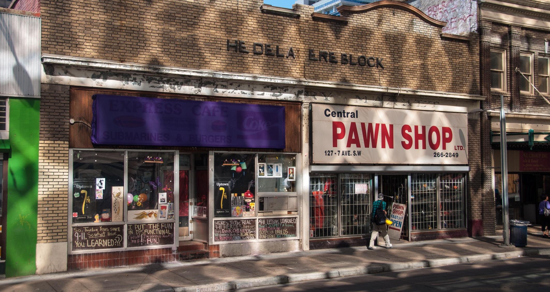 20 Weird Items Pawn Shop Employees Have Gotten