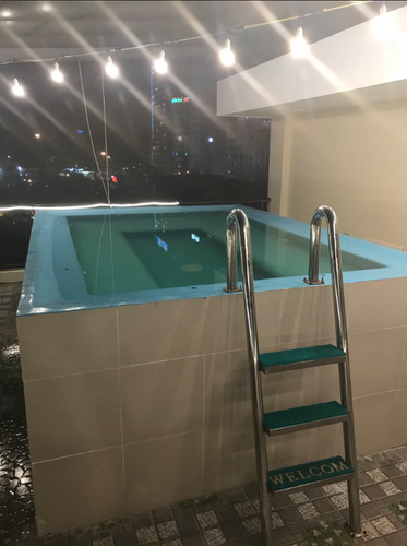 Expectation vs Reality — Woman Shares Hotel Pool Fail