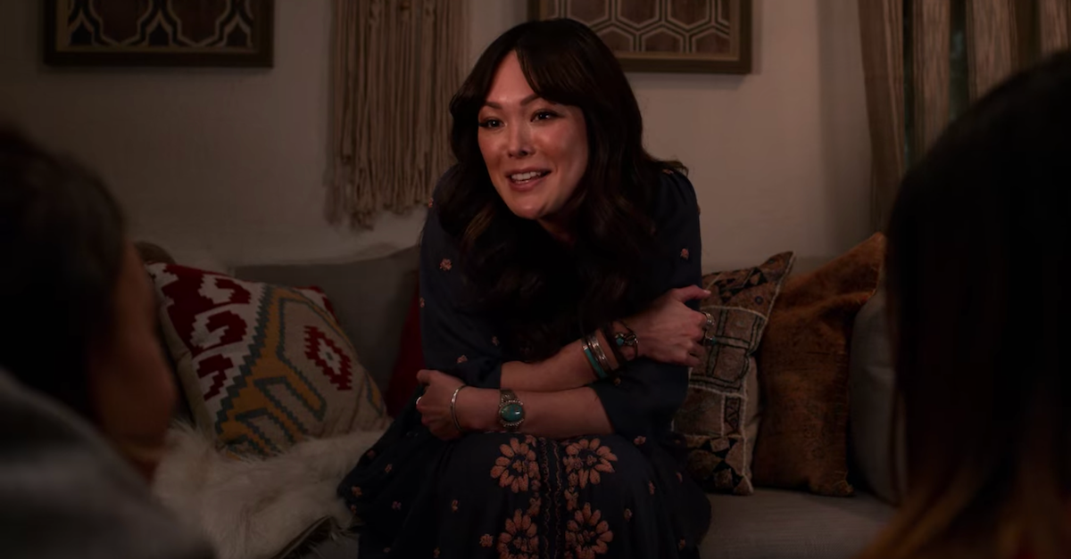 Izzie Taylor's Mom, Sasha Taylor, Is Played by Lindsay Price on 'Atypical'