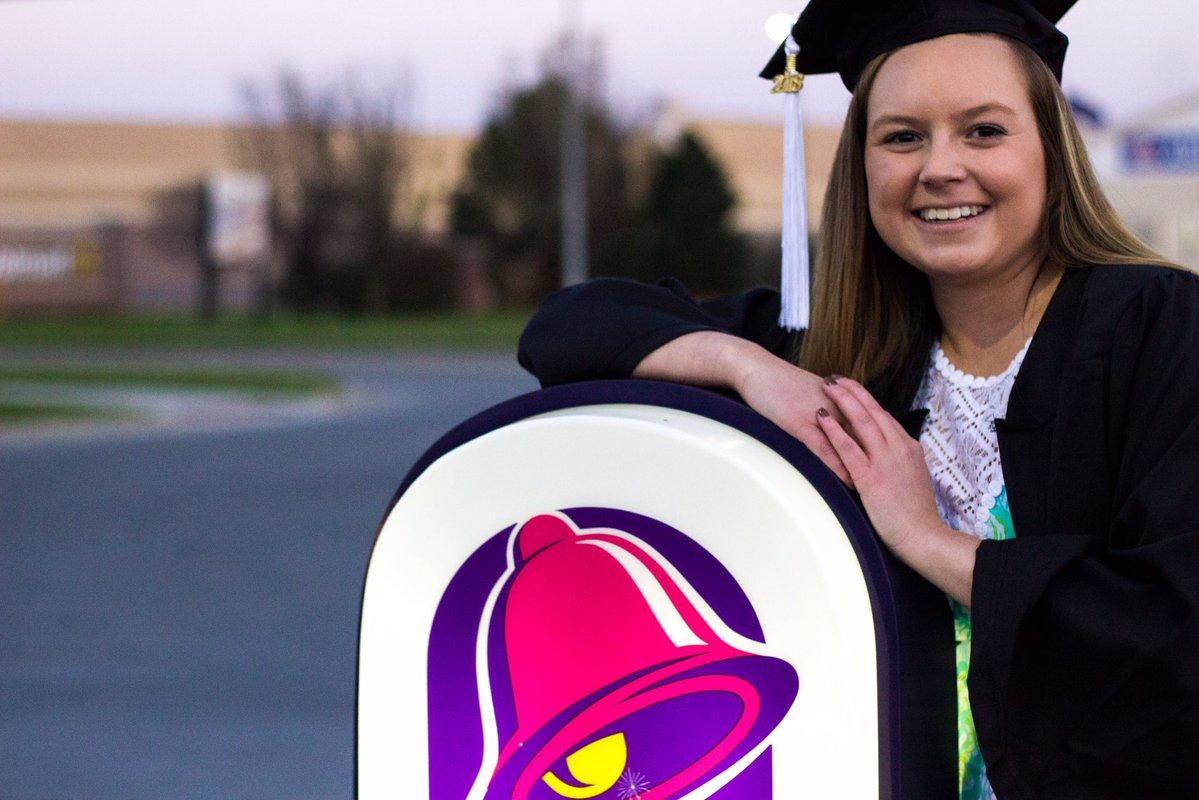 This Senior Took College Graduation Photos at Taco Bell