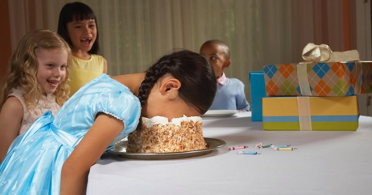 Woman Pays $800 for Cake and It Arrives Made of Styrofoam