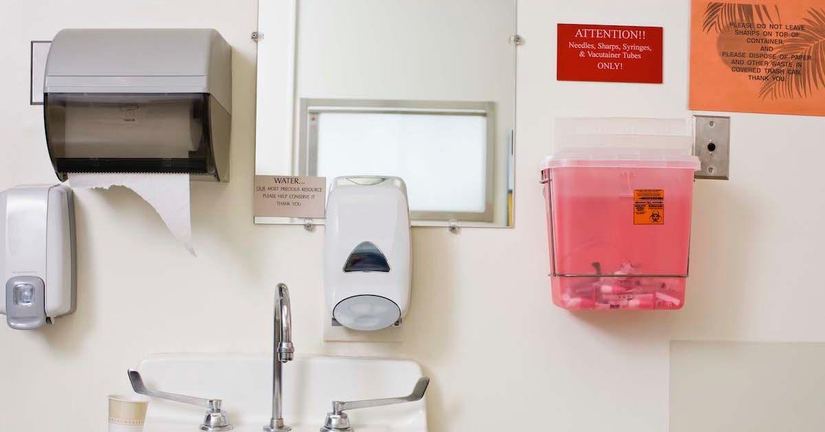 Woman Warns Public Paper Towels Are Actually Disgusting